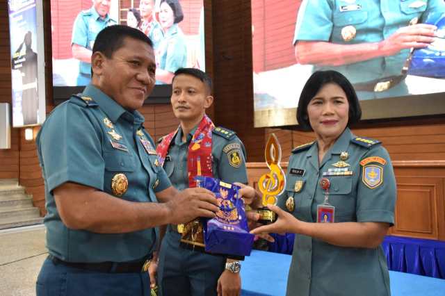 Selamat, Kolinlamil Raih Juara Di Lomba Pesparawi TNI AL