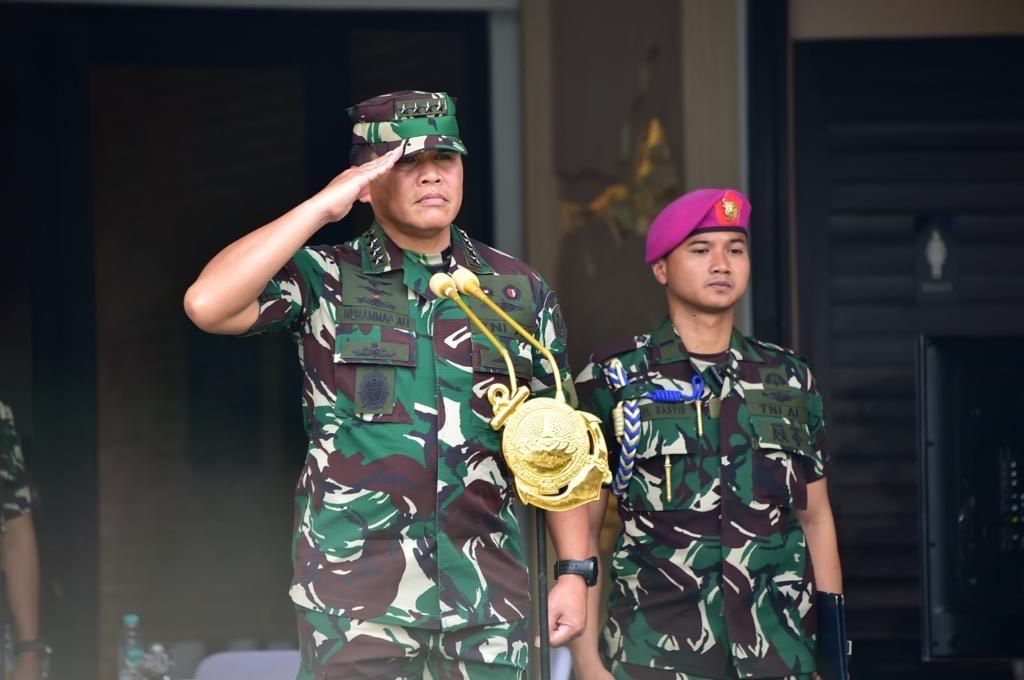 Kasal Resmi Tutup Lomba Binsat Korps Marinir TNI AL TA. 2023 di Mabesal